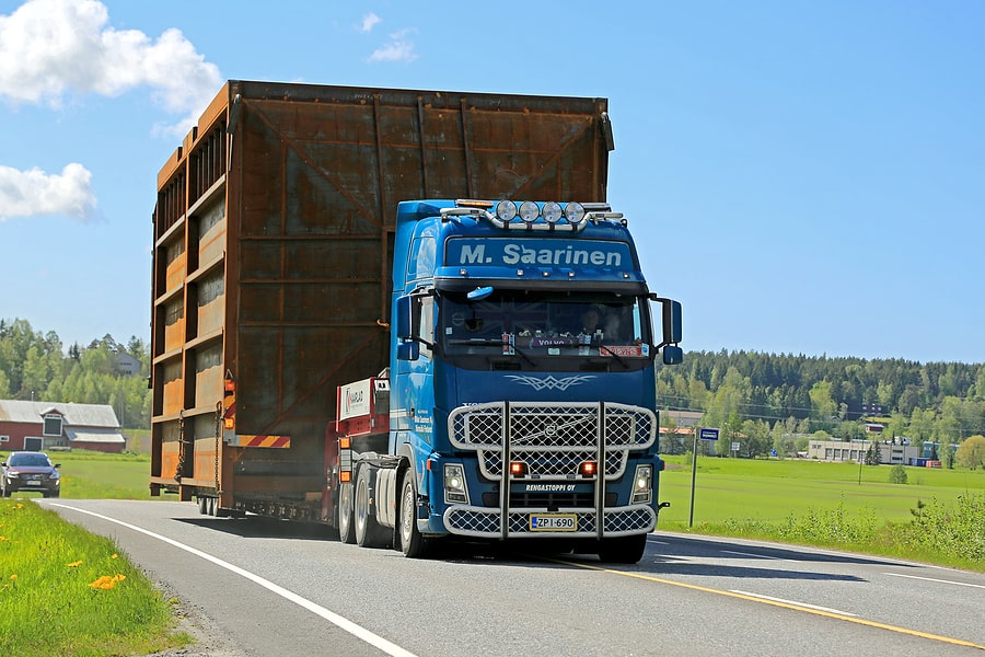 Wide Right Turn Truck Accidents | Boohoff Law P.A.